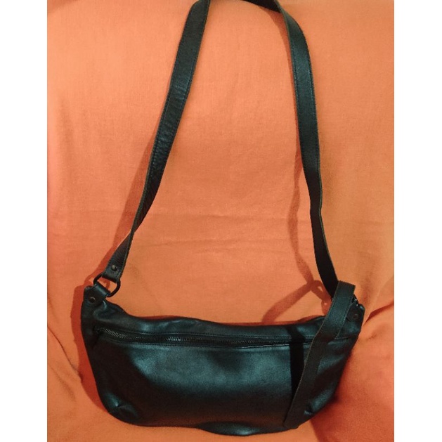 Preloved Korean BODY BAG/XL ( Rare bag ) | Shopee Philippines