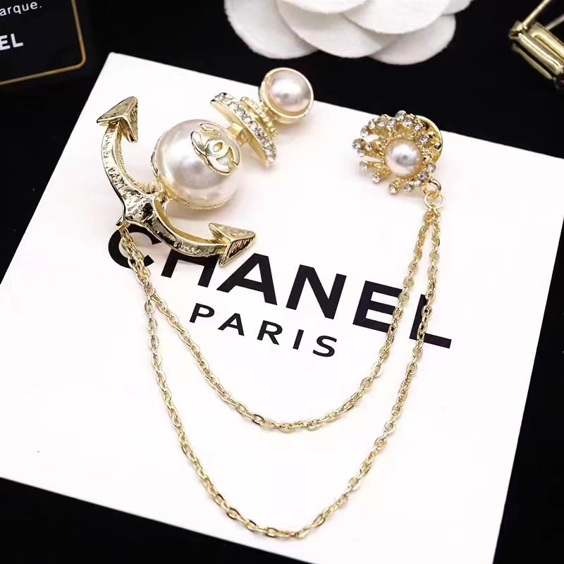 Classic vintage women's brooch pin Fashion brand designer pin | Shopee ...