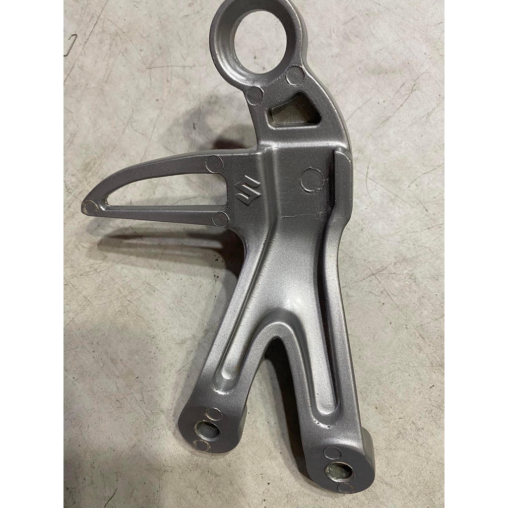 RAIDER 150 GENUINE SUZUKI HOLDER FOOTREST PILLION (LEFT AND RIGHT ...