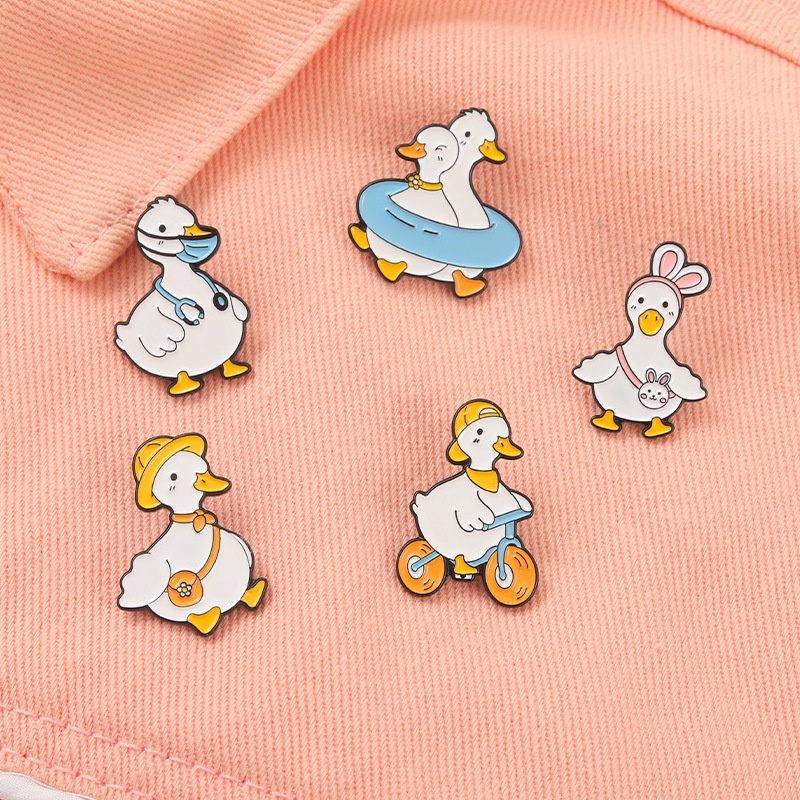 Cute Duck Enamel Pin Animal Brooches Funny Little Yellow Duck Brooch ...