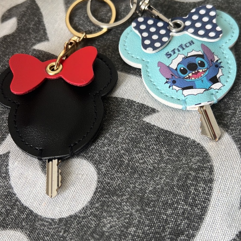 2023 Leather Key Holder Stitch Key Case Bow Tie Anime Keychain Mickey ...
