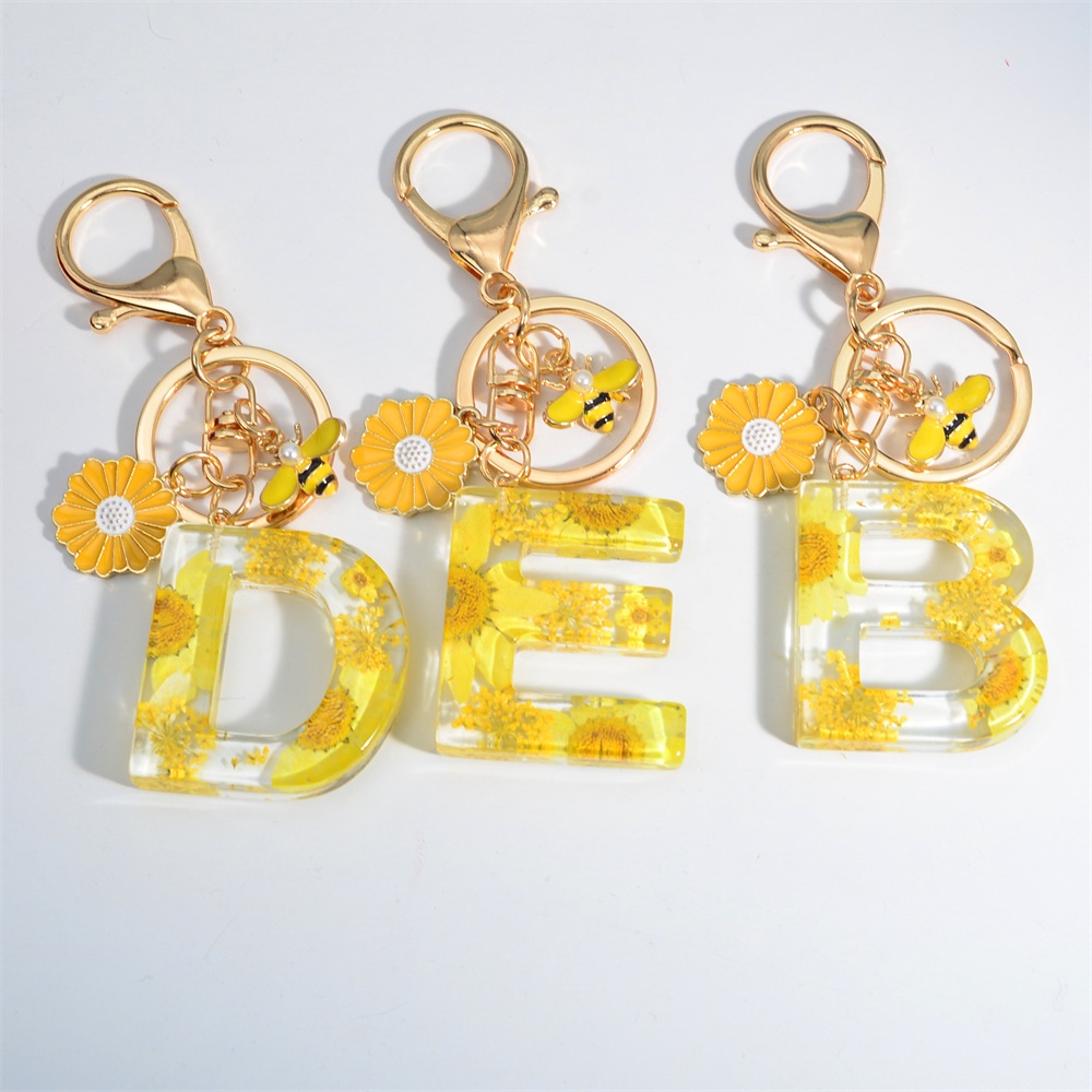 Exquisite Daisy 26 Letter Keychains Sweet Enamel Flower Bee Alphabet ...