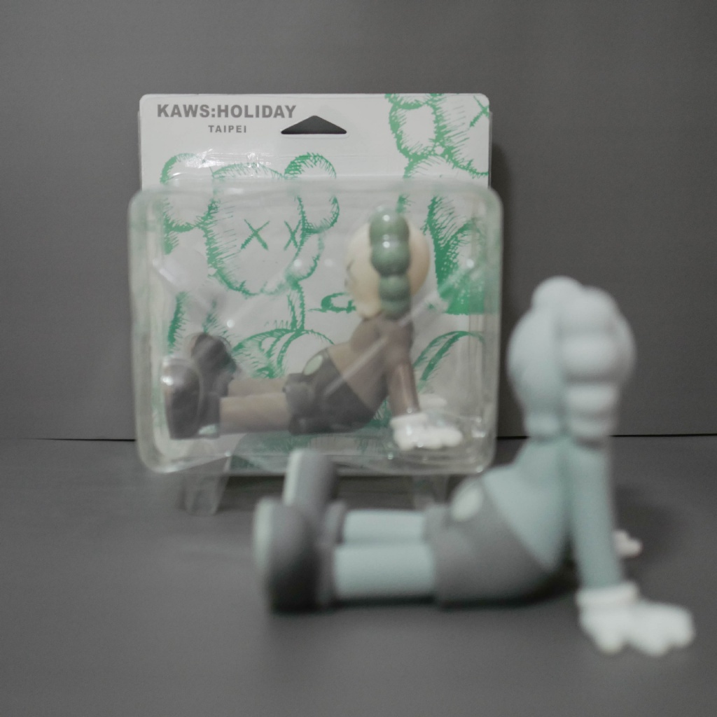 kaws Sesame Street sz-sujiao-kaws taipei Sitting Posture Ornaments ...