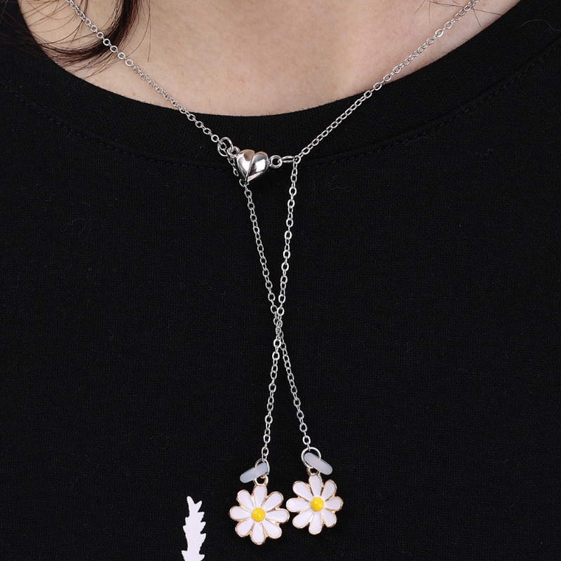 Daisy Chain Pendant With Anti Loss Bluetooth Earphone Chain/ Wireless ...