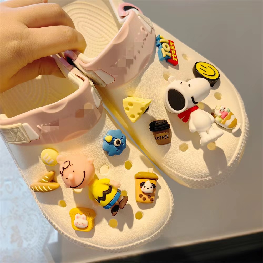 12pcs Snoopy & Charlie Button Shoes Charm -croc /jibz /Button Croc ...
