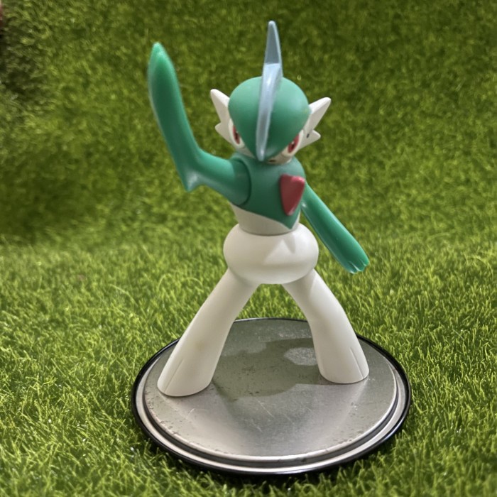 Pokemon Vinyl Bandai Action Figure - Gallade TK27 | Shopee Philippines