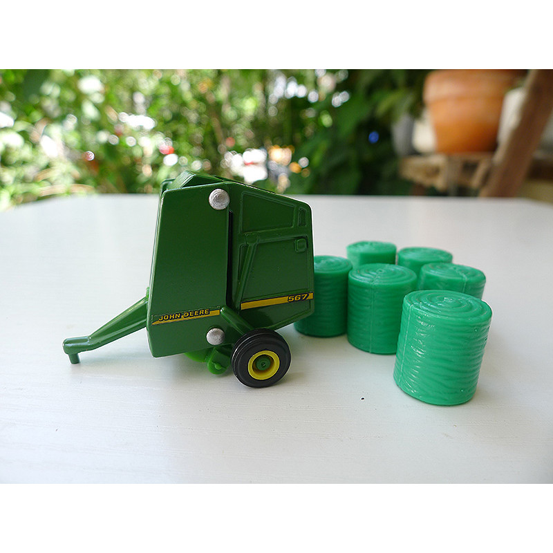 John Deere 567 Baler Dier Bundler Packer Tractor Locomotive Model ERTL ...