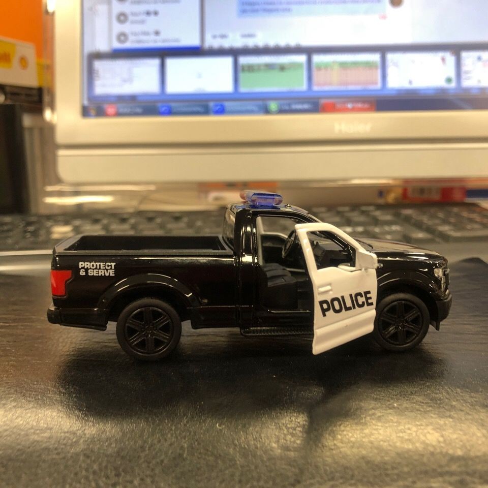 RMZ 1: 36 Ford 150 Police Car Version Silent Light Pull Back Car Model ...