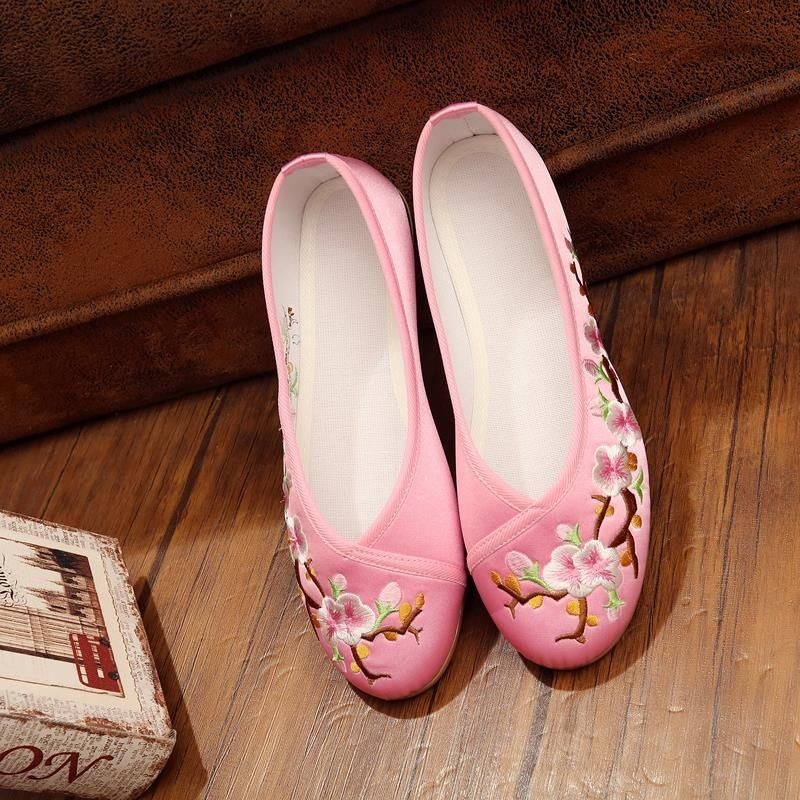 Adult Embroidered Shoes Women Cheongsam Shoes Chinese Retro Flat ...