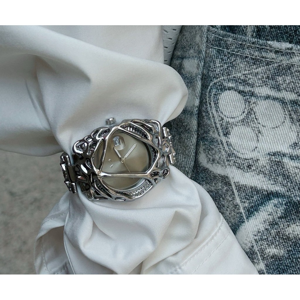 Alabaster Spider Web Venom Alien Shape Niche Retro Large Dial Watch ...