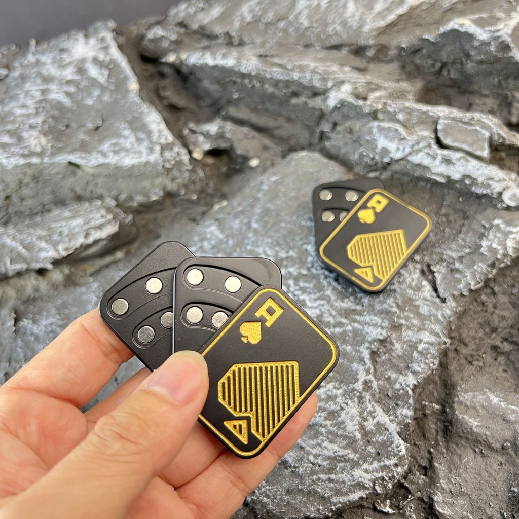 EDC Luminous Three-Layer A Papa Coin Papa Card Diagonal Push Playing ...
