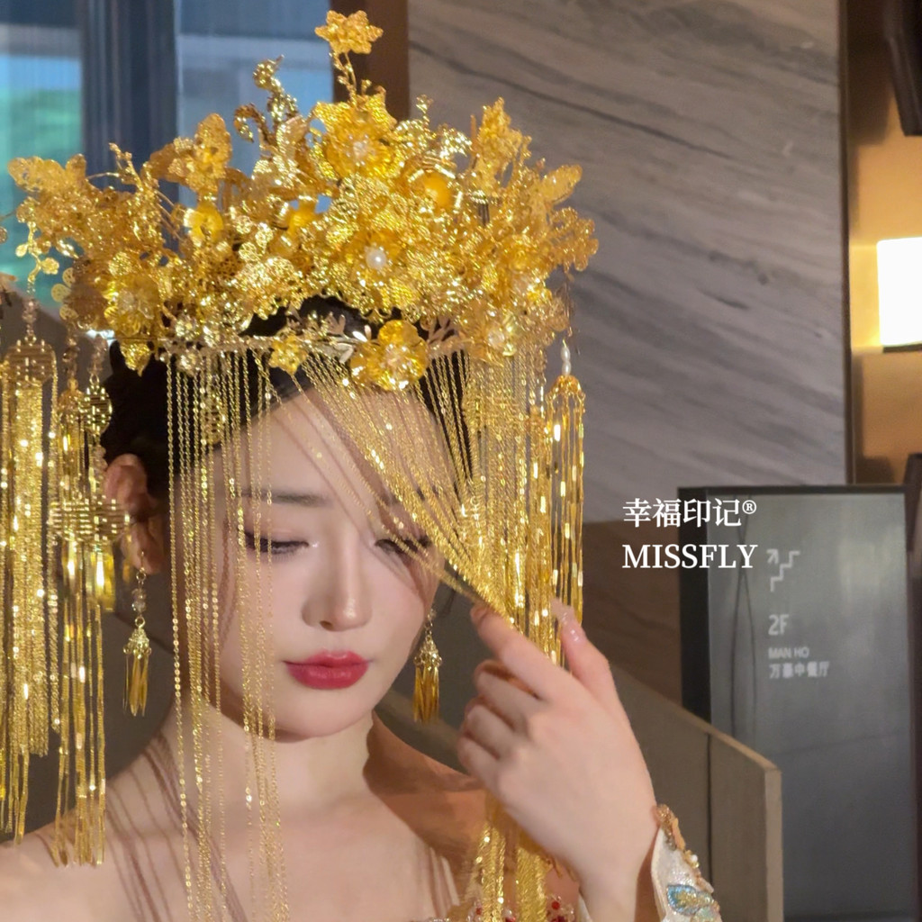 Golden Luxury Face Curtain Flower Happy Character Covering Face Big ...