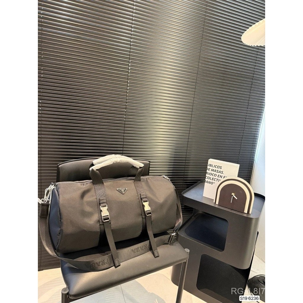 prada Prada Travel Bag！Prada@Adidas Collaboration Every celebrity ...