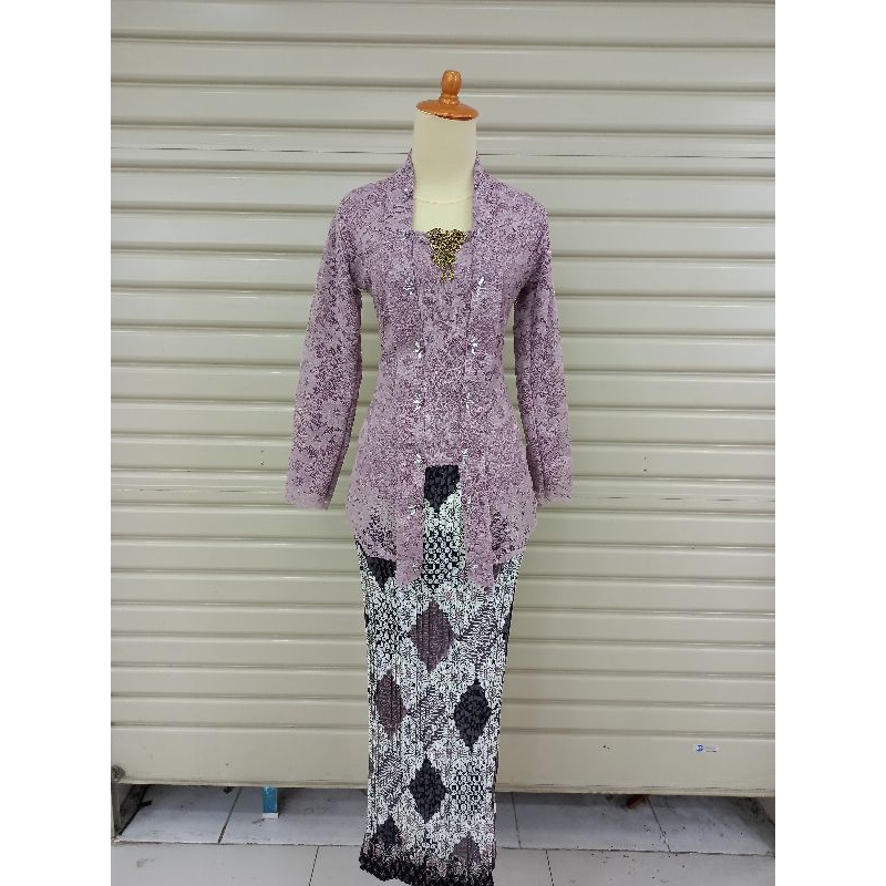 Au7> New Short Flea Suit Graduation KEBAYA Suit // Proposal KEBAYA Suit ...