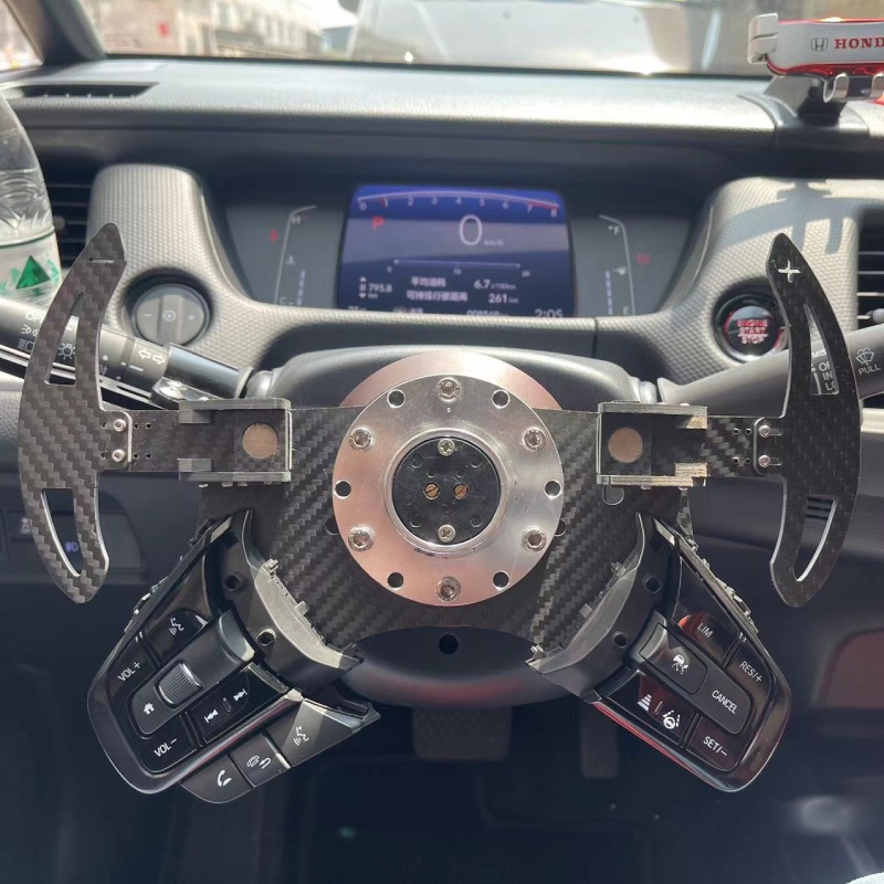 Modified MOMO steering wheel quick release base retains the original ...