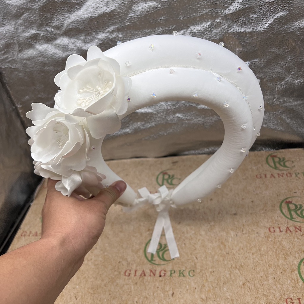 2-tier beauty dress with flowers attached to the bride's ao dai, craftsman in Ho Chi Minh City ...