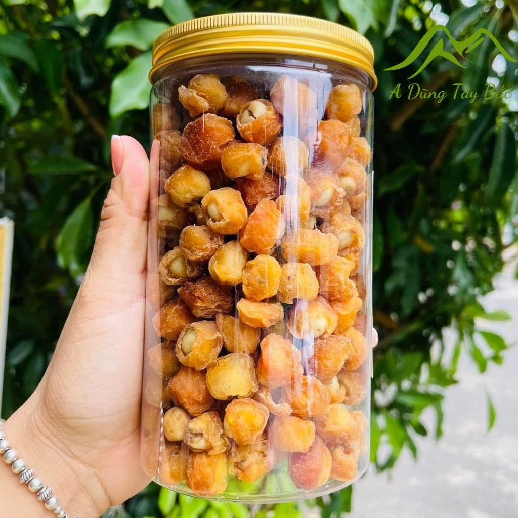 Longan wrapped in Hung Yen lotus seeds type 1. Longan holding lotus ...