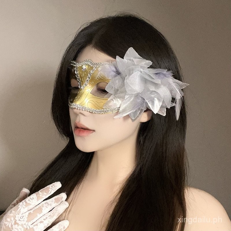 Christmas Mask with Side Feathers for Masquerade Party, Half-Face Mask ...