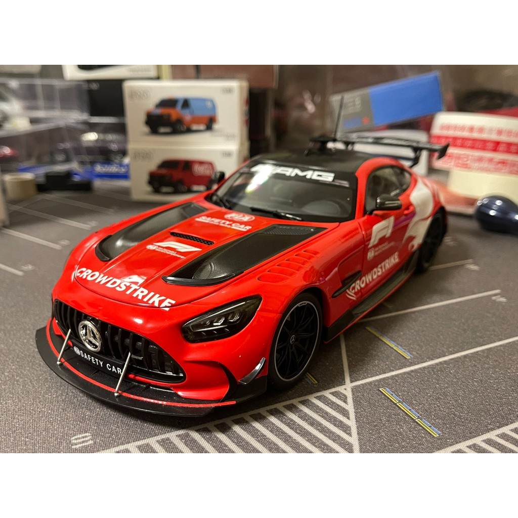 [Ready Stock] MINIchamps Mini Cut 1/18 Mercedes-Benz AMG GTBS Black Series F1 Safety Car Alloy ...