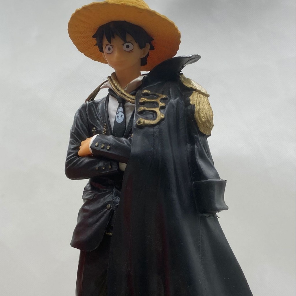 One Piece figurePirate Sailing Wang Zhou Red Clothes and Black Clothes Lufei Cloak Luffy ...
