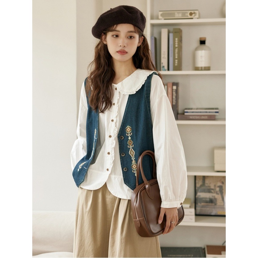 ang Travel Outfit, Loose Layered Denim, Small Camisole Top, Jacket Vest ...