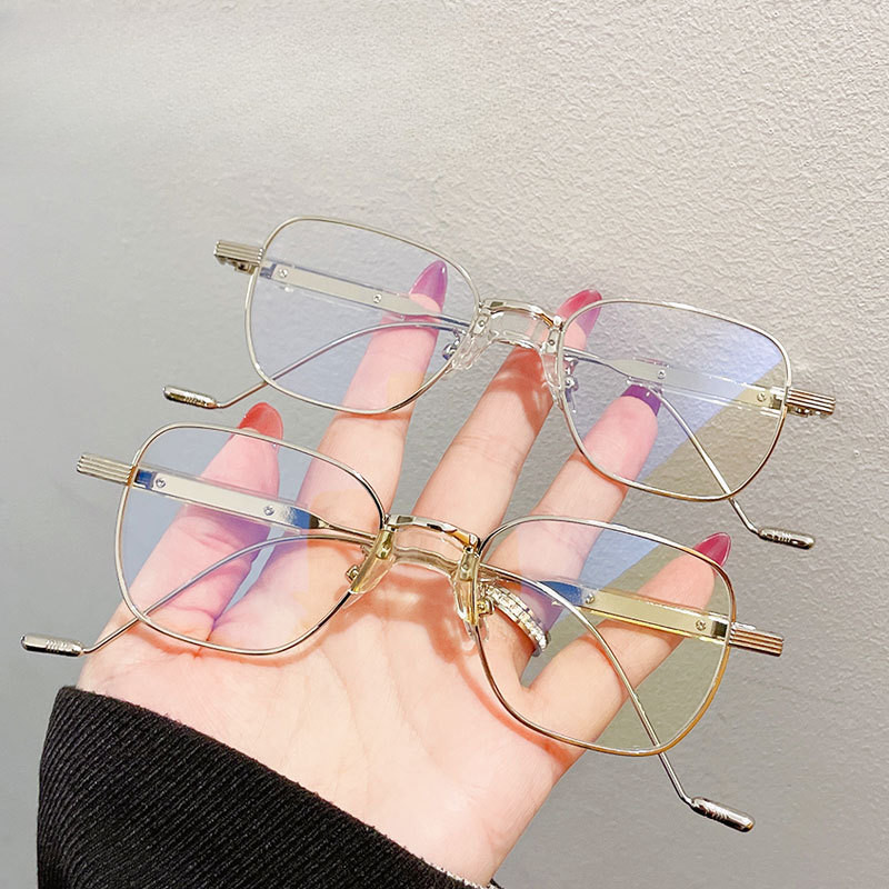 New retro small frame glasses for women with bare skin and transparent ...