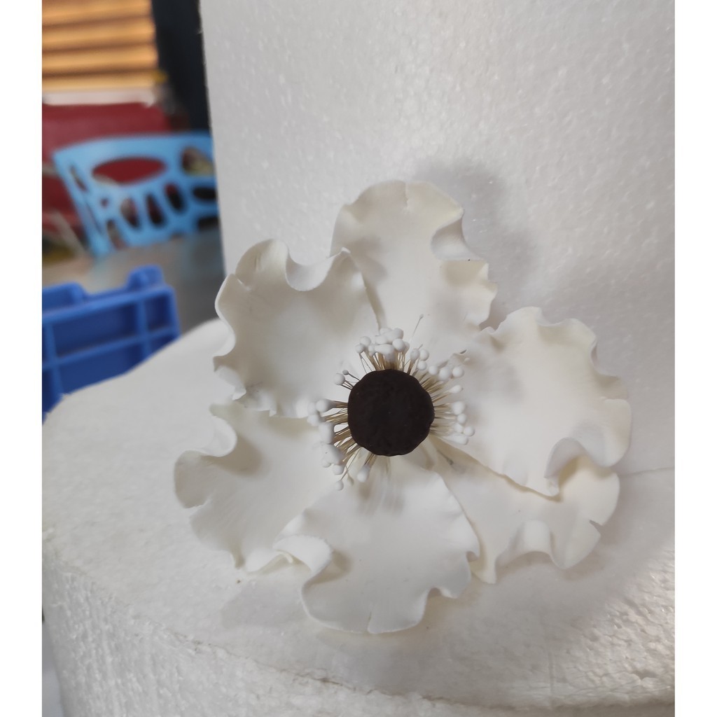 Anemone White 3 inch Edible Cake Topper Gumpaste Flowers sugar flowers ...