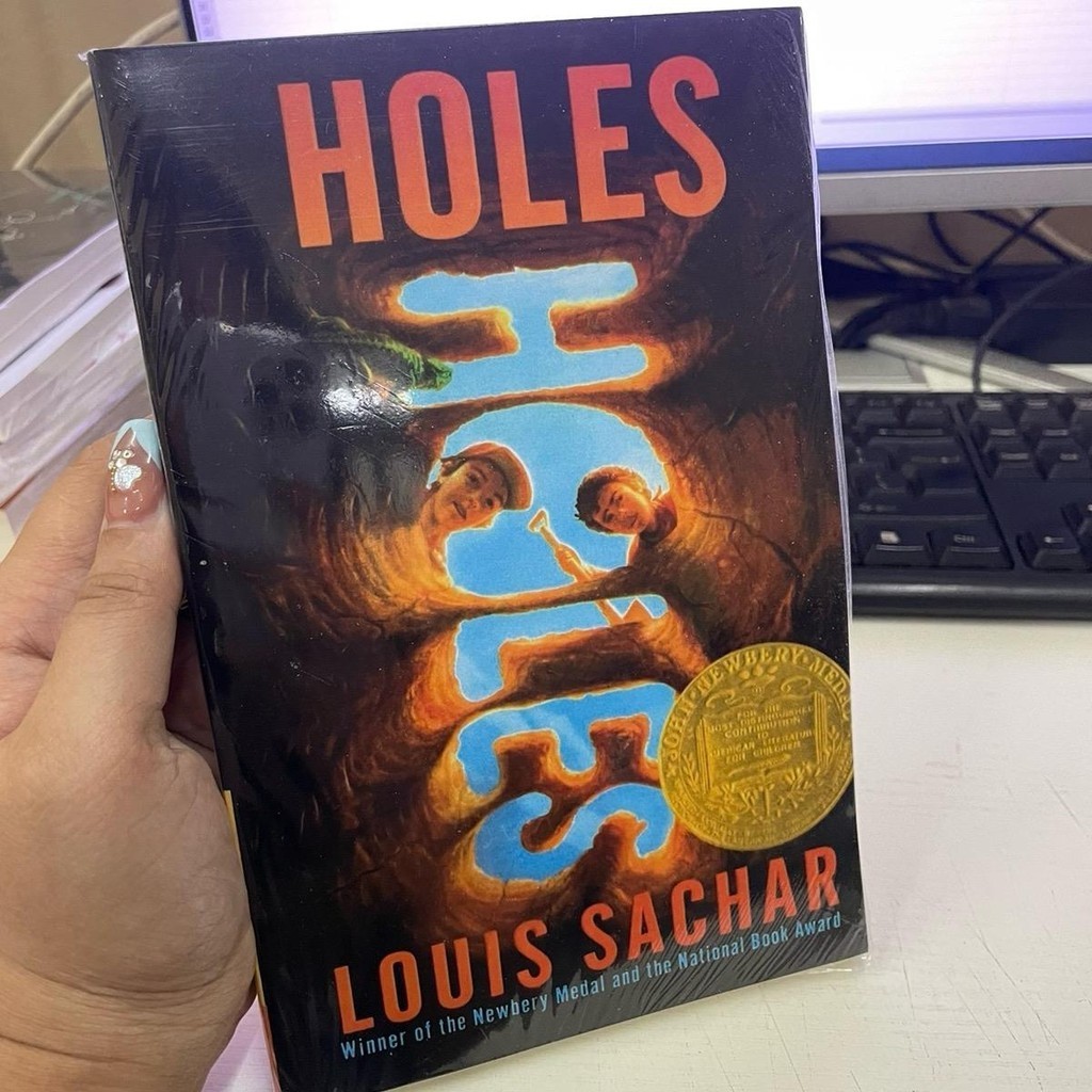 Holes by Louis Sachar with FREE Bookmark | Shopee Philippines