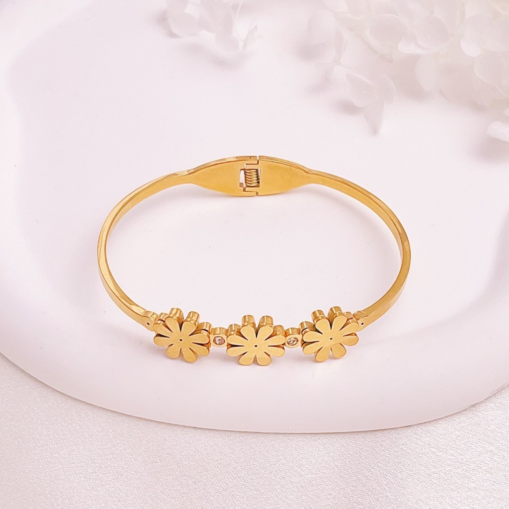Lucky Daisy Stainless Steel 18-karat Gold Bangle for Women Men Birthday ...