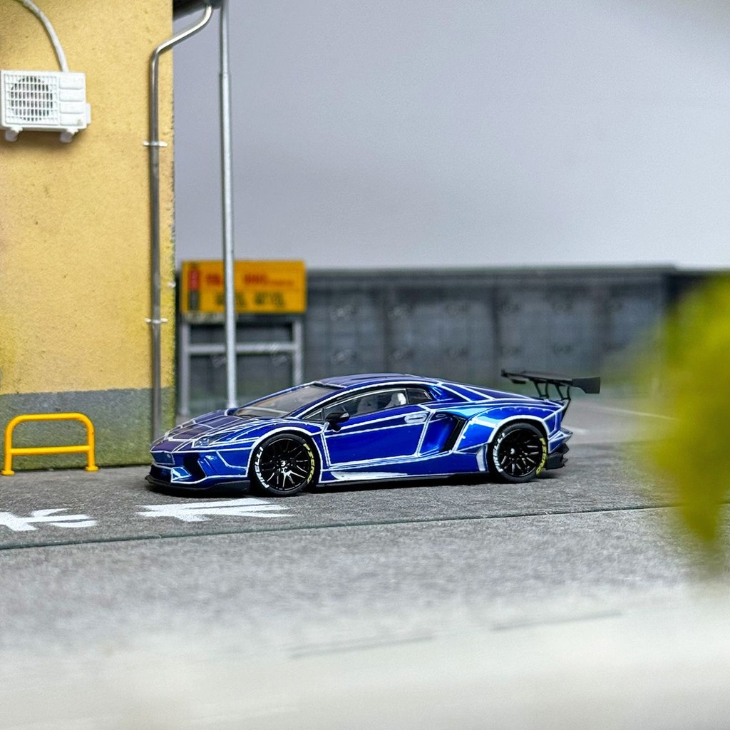 KING MODEL 1: 64 Wide Body Lamborghini AVENTADOR Burst Crack Luminous ...