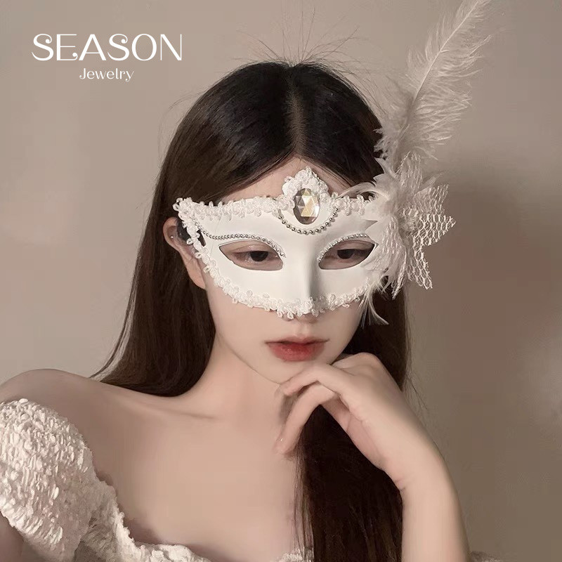 Masquerade Lace Feather Half Face Mask - Sexy Halloween Party Mask ...