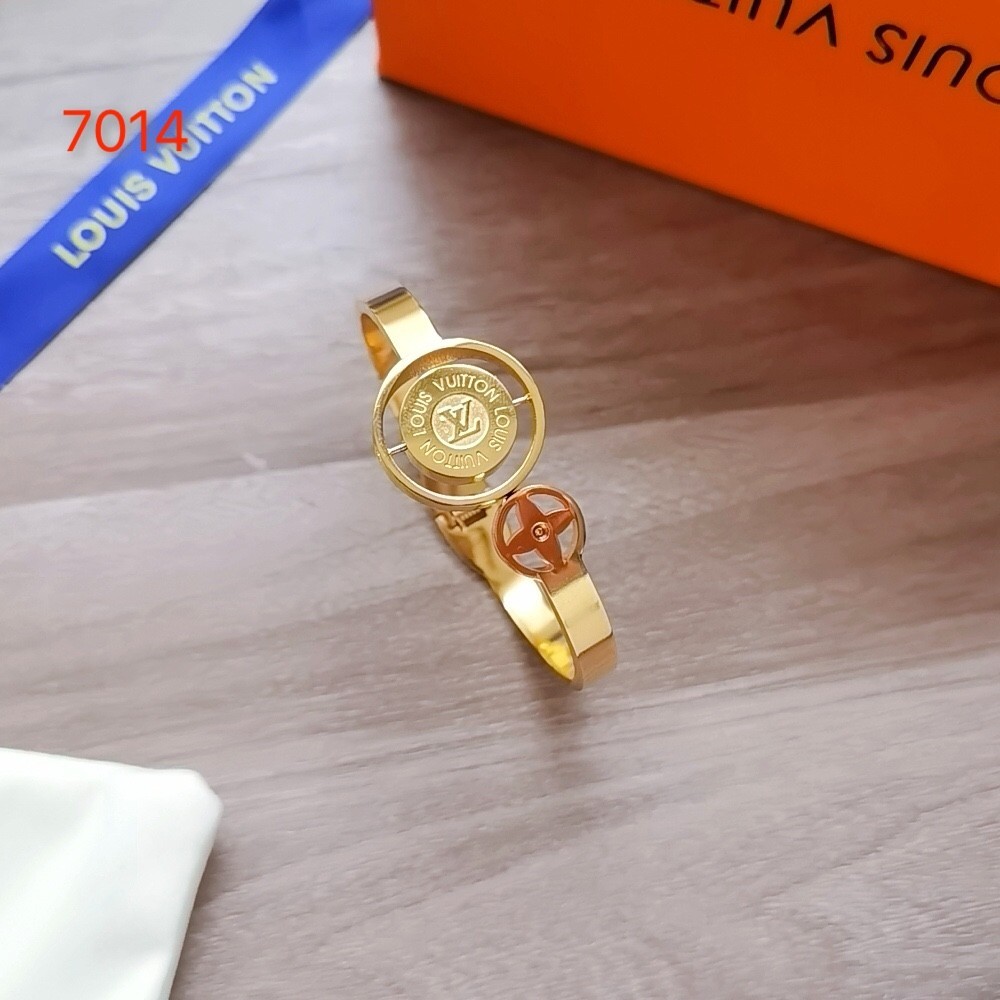 LV Bracelet Delicate Bangle Holl Gold Letter Retro Bracelet Pendant ...