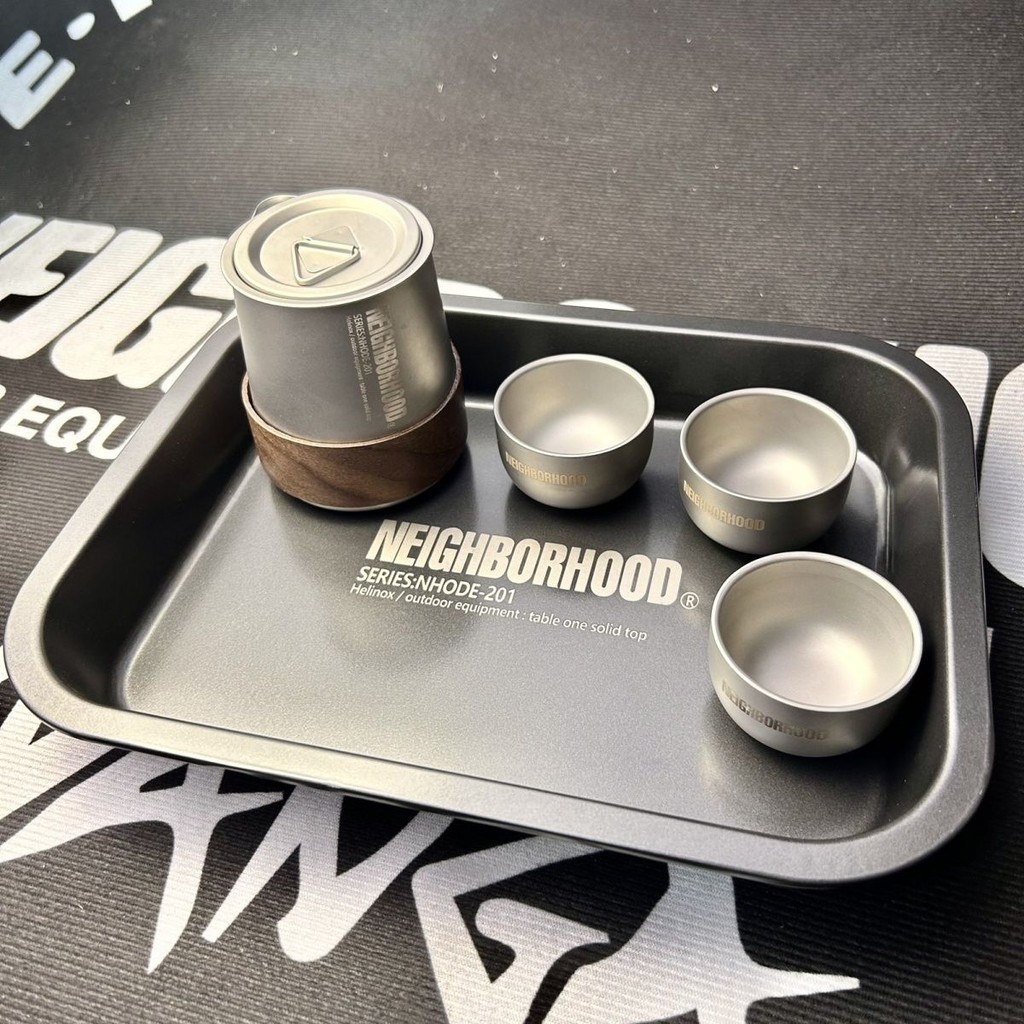 Neighborhood Frosted Metal Storage Tray ins Simple Retro Living Room ...