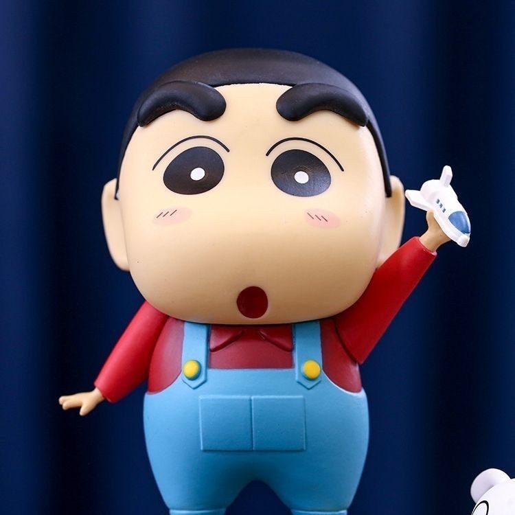 Crayon Shin-Chan Anime Merchandise Shin-Chan Play Paper Airplane Cute ...
