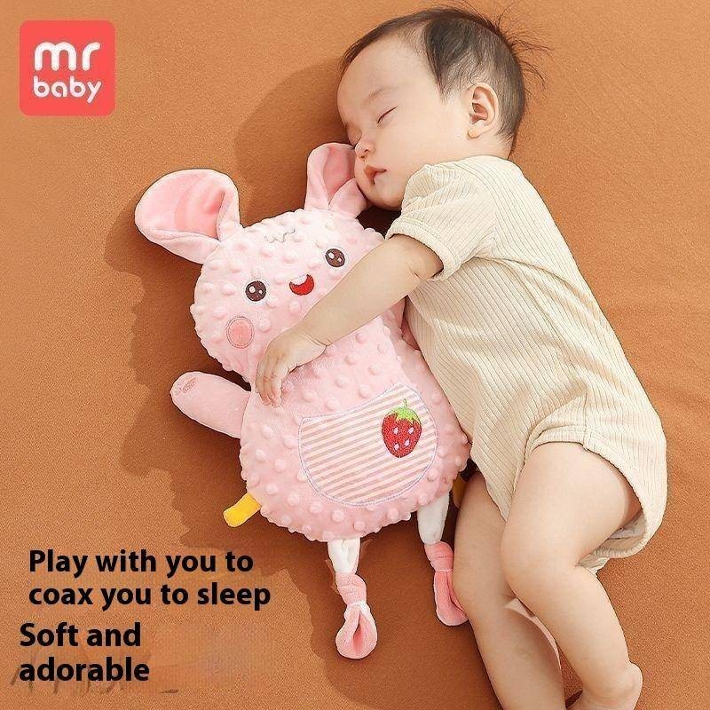 Xiaoyu prefers tissues, babies bite their mouths, rabbit dolls, babies ...