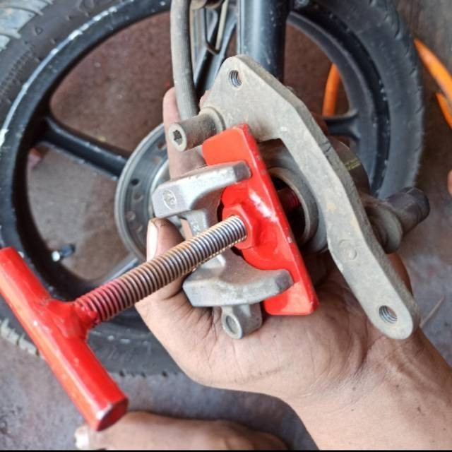 Disc Tracker Disc Brake Piston Press Tool for Motorcycles & Cars 1 Bolt ...