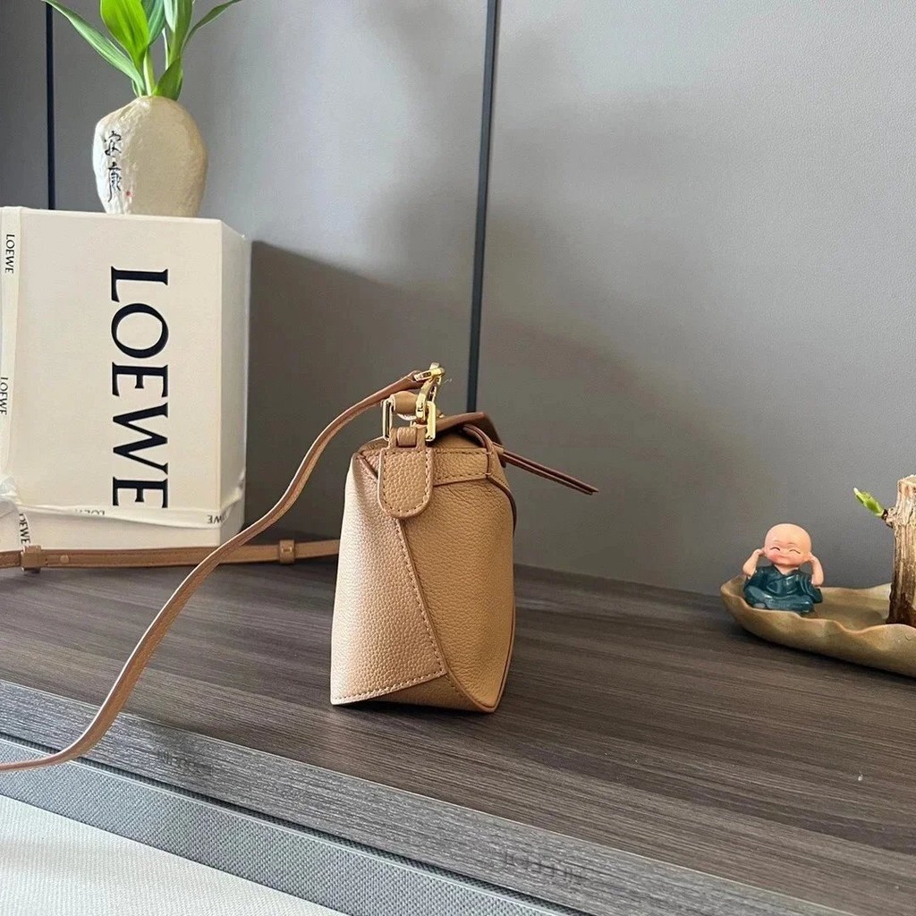 LOEWE LOEWE 2023 New Style Mini Satin Cow Leather Puzzle Edge Handbag ...