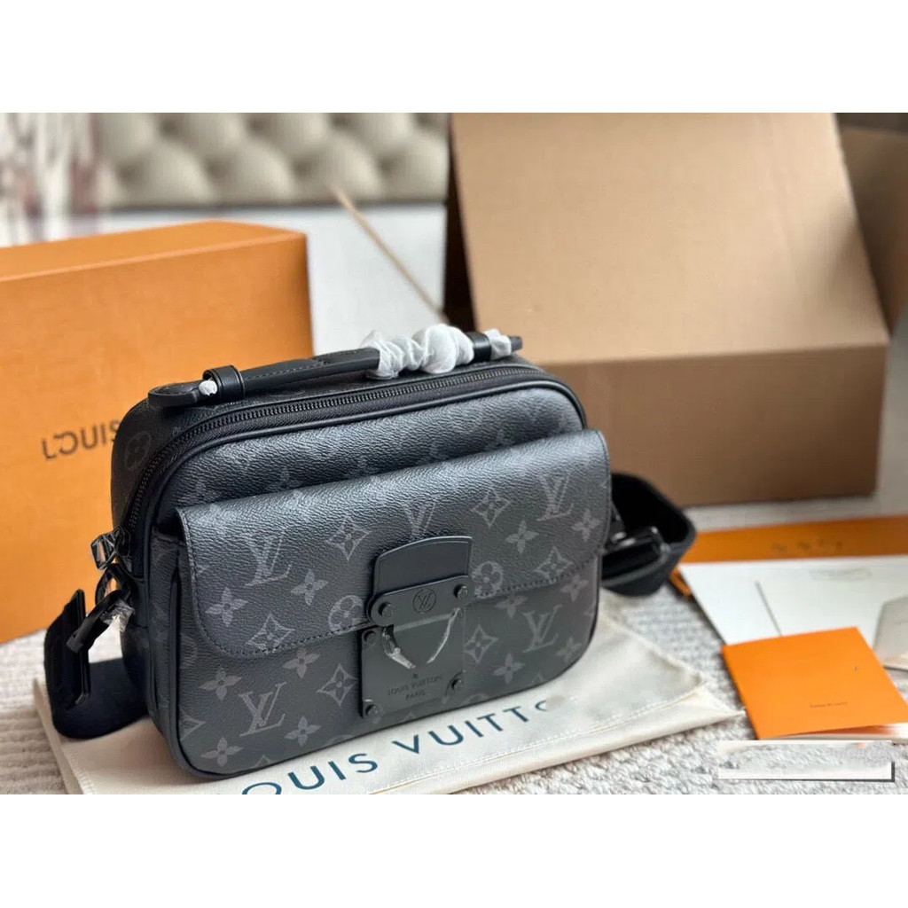 （Add New Color） Classic New Monogram Coated Slock Series Messenger Bag ...