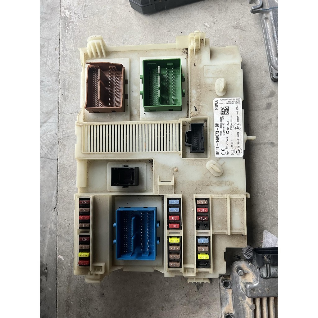 Ford Mondeo winning body computer board BCM module indoor fuse box body ...