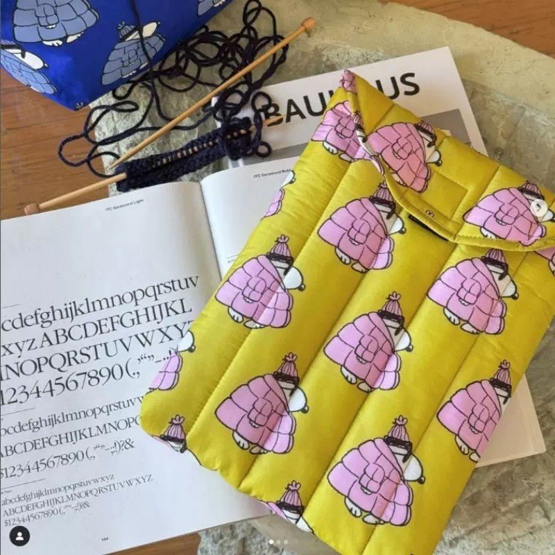 Snoopy Tablet Bag Printed Portable Quilted Liner 43/47cm Tablet Storage ...