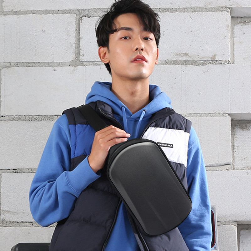 Ang fashionable cross body bag ng mga lalaki, trendy chest bag ...