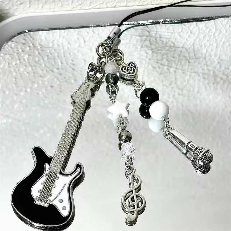 Creative Y2K Metal Guitar Keychain With Star Heart Pendants Keychain ...
