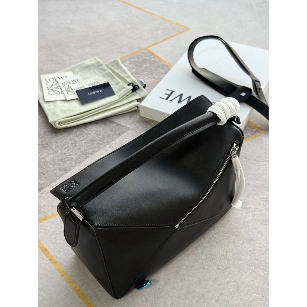 Loewe Loewe First Layer Cowhide Loewe puzzle29cm Portable Shoulder ...