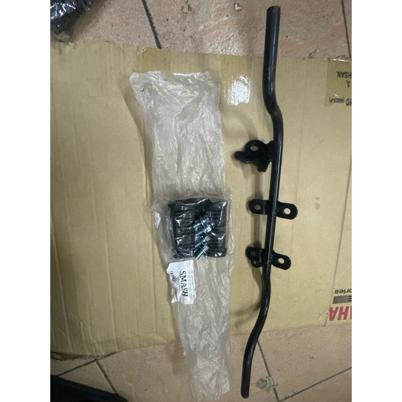 Suzuki Smash110 FRONT FOOTREST FOOT REST STEP BAR free rubber and screw ...