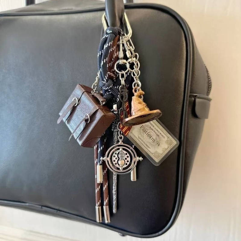 , Harry Potter Peripheral Handbag Pendant Hogwarts Magic Movie ...