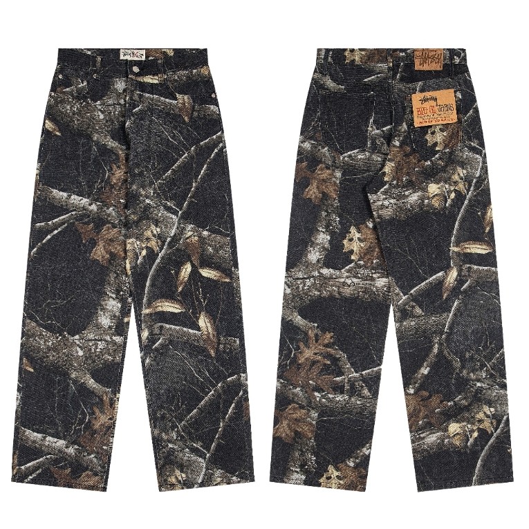 Graffiti maple leaf pants, tree branches, fallen leaves, camouflage ...