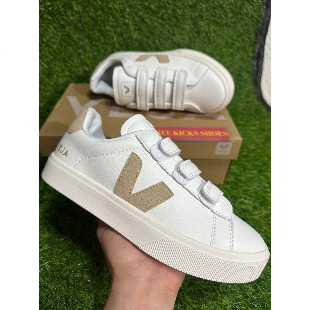 VEJA WHITE_gamosa W/FREE ELITE SOCKS AND PAPER BAG Men's and women's ...