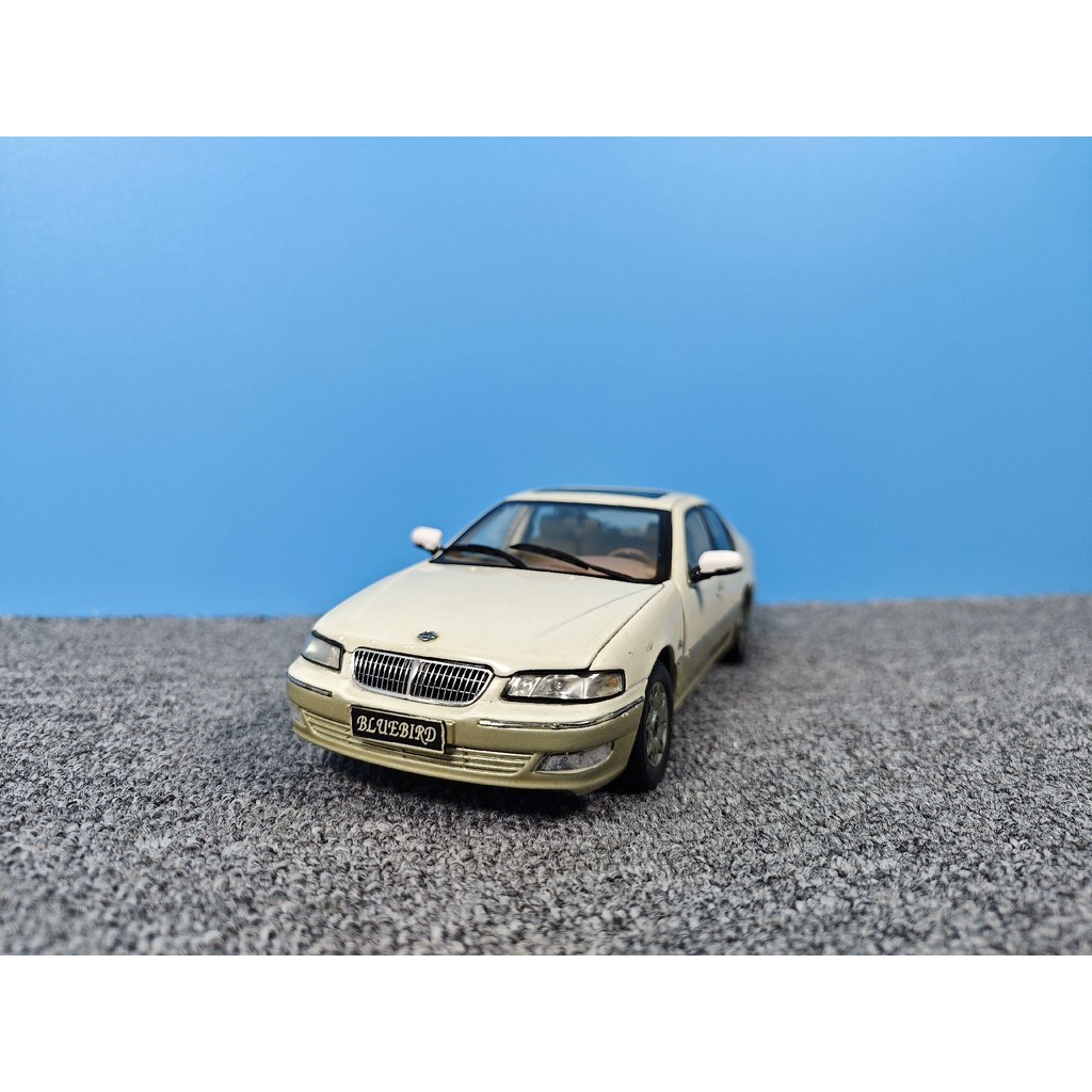 Out-of-print Fengshen Bluebird Car Model 1: 18 Scale Pearl White Color ...