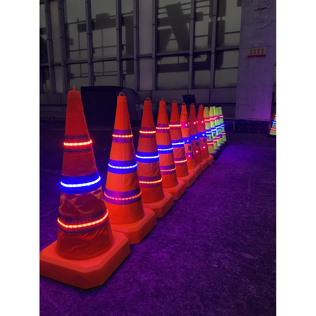 LED Light Strip Road Cone Warning Flashing Telescopic Road Cone USB ...
