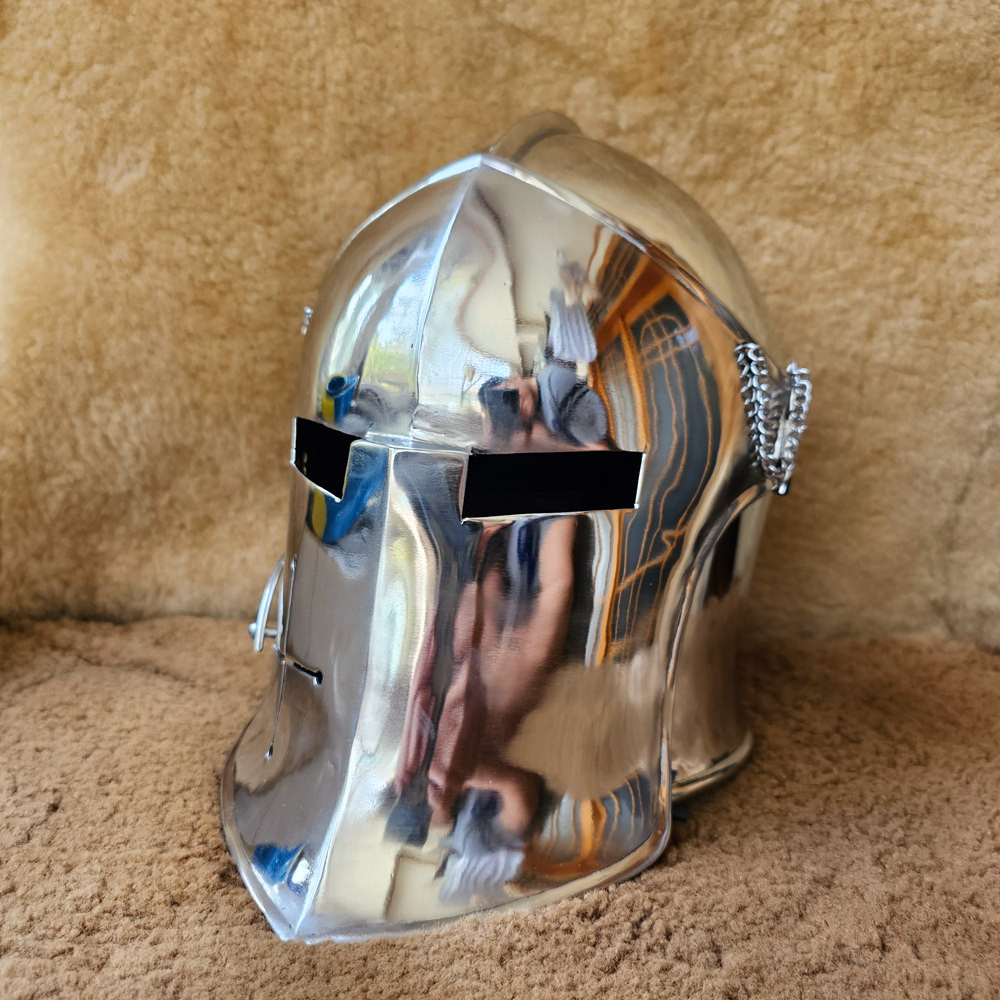 Real-time Inventory = European Knight Board Armor Babuta Helmet Glory ...